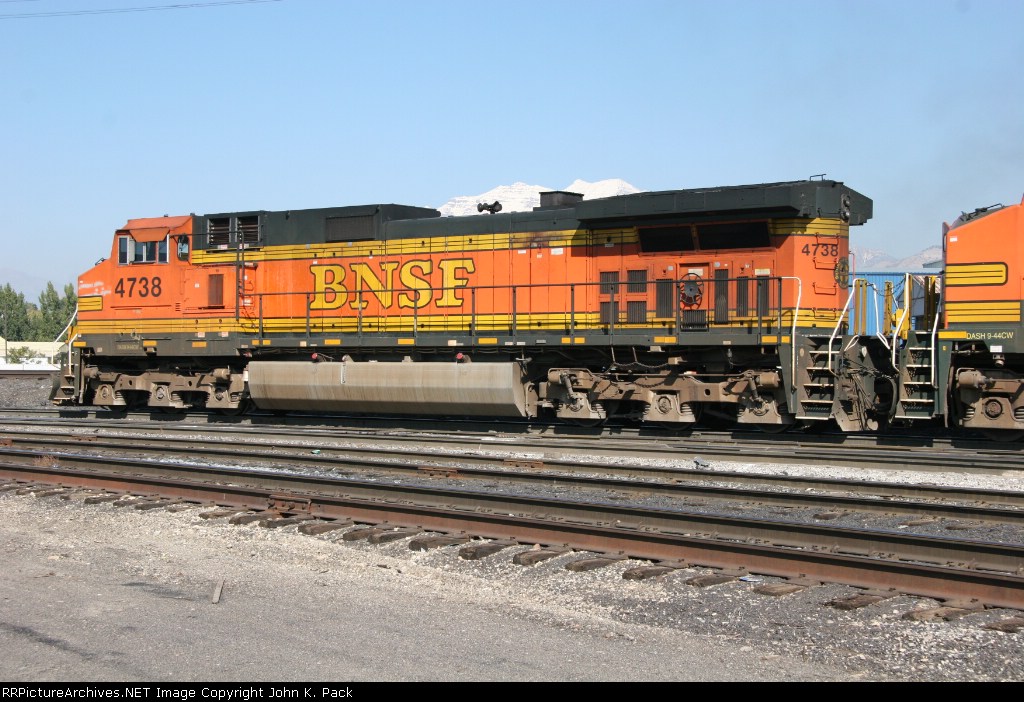 BNSF 4738